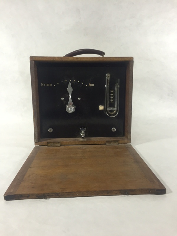 Equipment: Portable Anaesthetic Apparatus; Ca 1925; AR#4877 | eHive