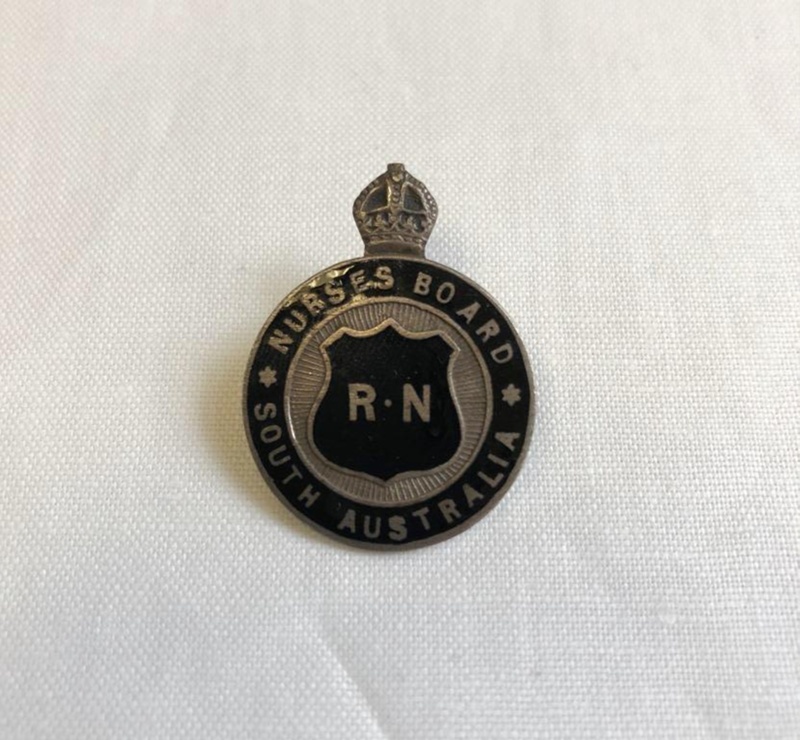 Badge: Registered Nurse (RN); Ca 1920; AR#985 | eHive