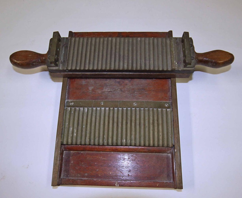 Pharmacy: Wooden Pill Maker; Ca 1870; AR#4311 | eHive