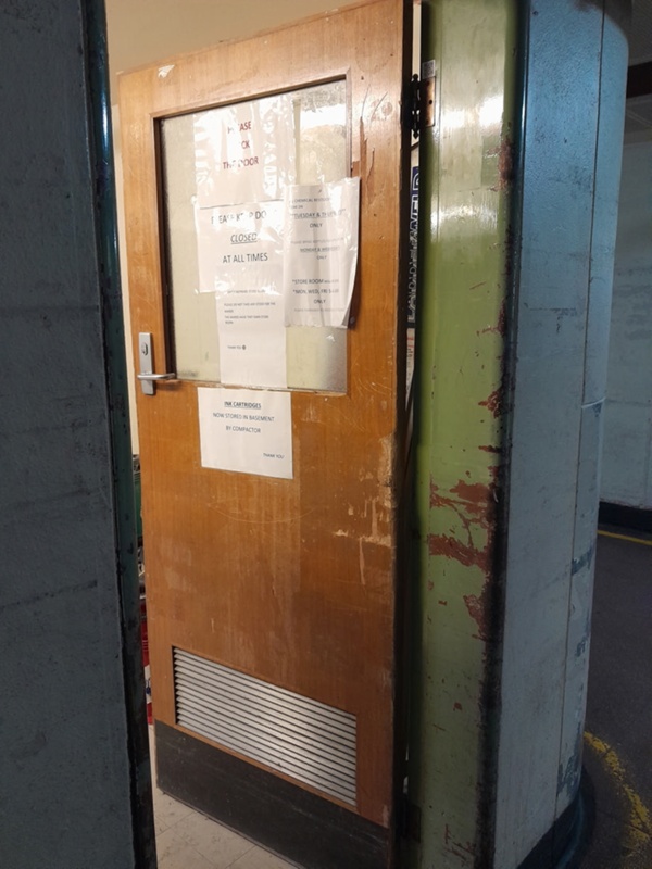 Interior: Viewing Room - Mortuary / Morgue - 'A' Wing; 14/09/2022; AR ...