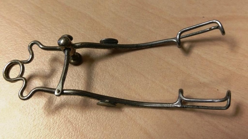 Instrument: Eyelid Retractor; Early 20th Century; AR#1606 | eHive