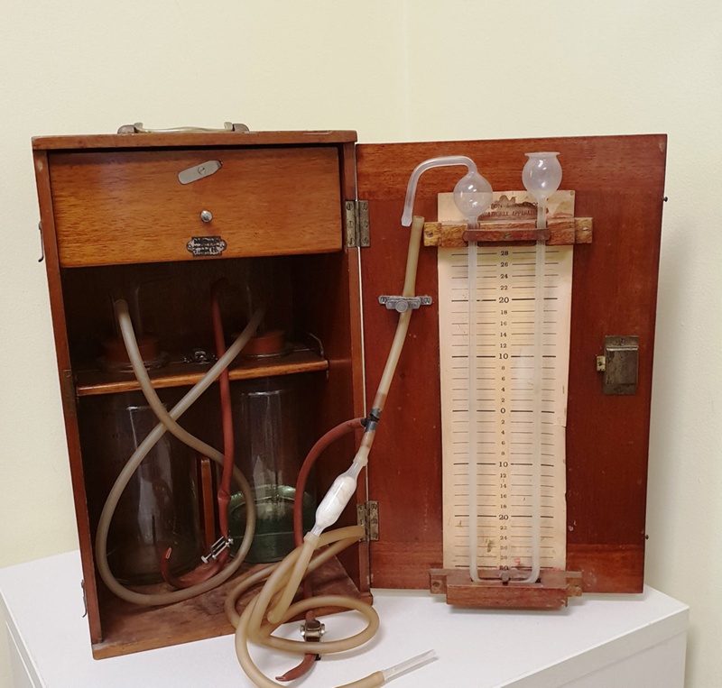 Equipment: Lillingston & Pearson Pneumothorax Machine ; 1937; AR#9588 ...
