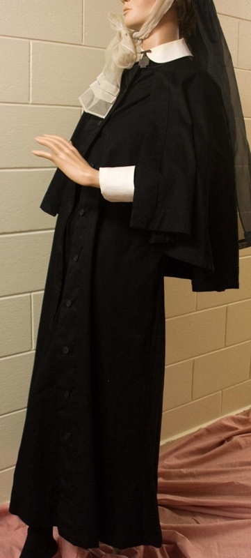 Uniform: Nurse's 'Walking Out' Cape; Ca 1950; AR#5186 | eHive
