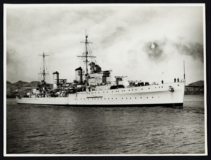 The cruiser HMAS 'Sydney' (D48) berthed at Lyttelton.; F. E. McGregor ...