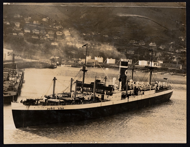 The 'Doric Star' in Lyttelton Port.; Douglas Jones; 1929-1939; 10793.1 ...
