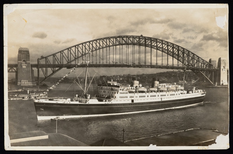 The 'Awatea' arriving in Sydney Harbour, the Sydney Harbour Bridge in ...