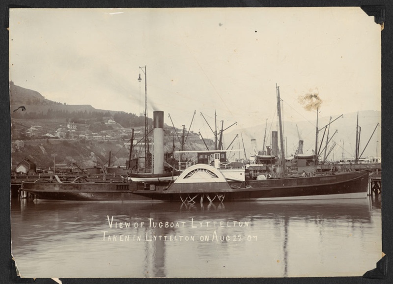 The paddle-steamer tug 'Lyttelton' in Lyttelton Port, 22 August 1907 ...