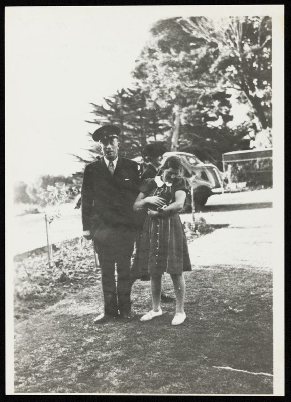 Count Felix Von Luckner and Suzanne Kennett with kitten. Elsa Von ...