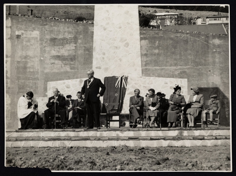 Mayor, George Briggs unveiling Upham Clock; Unknown; 1953; 8470.1 | eHive