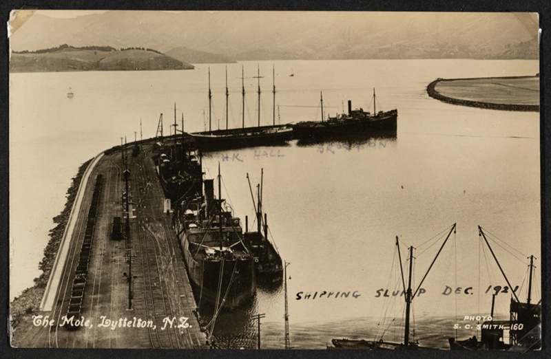 The 'H.K. Hall', 'Broxton' and three unidentified vessels at Gladstone ...