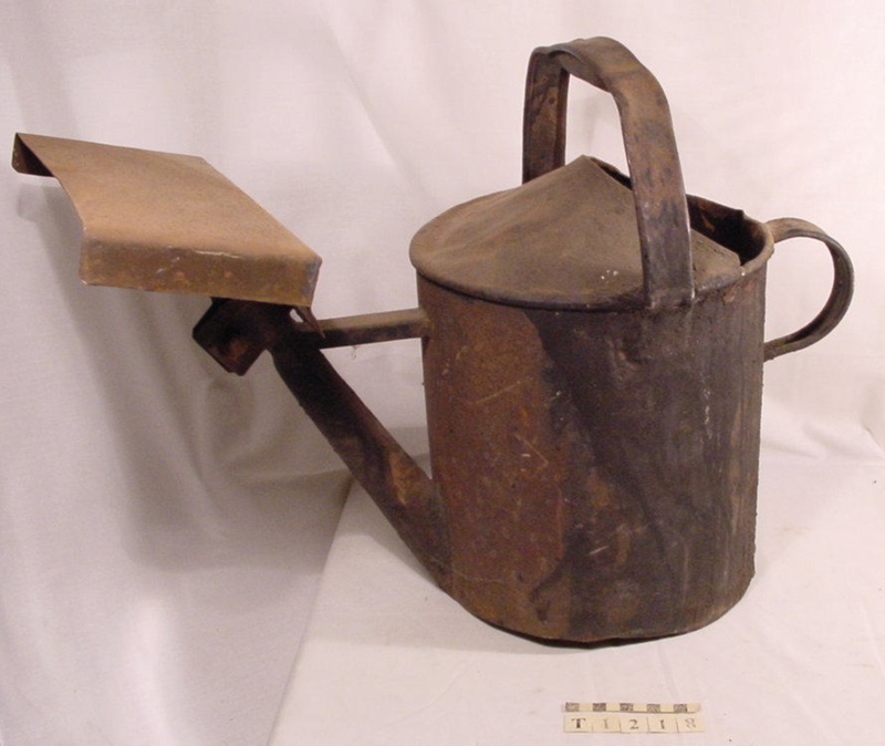 Bitumen Pouring Can; T-1218-0 | eHive