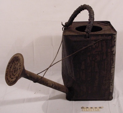 BITUMEN POURING CAN; T-973-0 | eHive