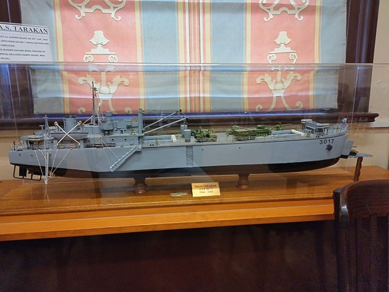 Ship model, HMAS TARAKAN, undated ; Shand, Harry; 1950s; RANHC-2025-180 ...