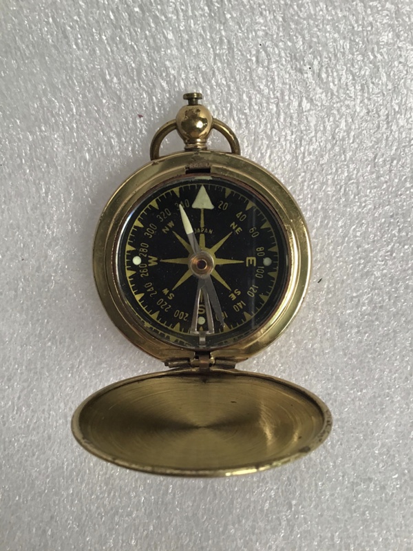 Gold Pocket Compass; CERA Len Bedd; WW II; NAVY-15092-00 | eHive