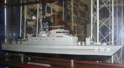 Model depicting HMAS Fremantle - first of class - Fremantle Patrol ...