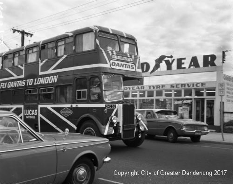 Qantas bus; Graham Southam; 1968; 09.176.01 | eHive