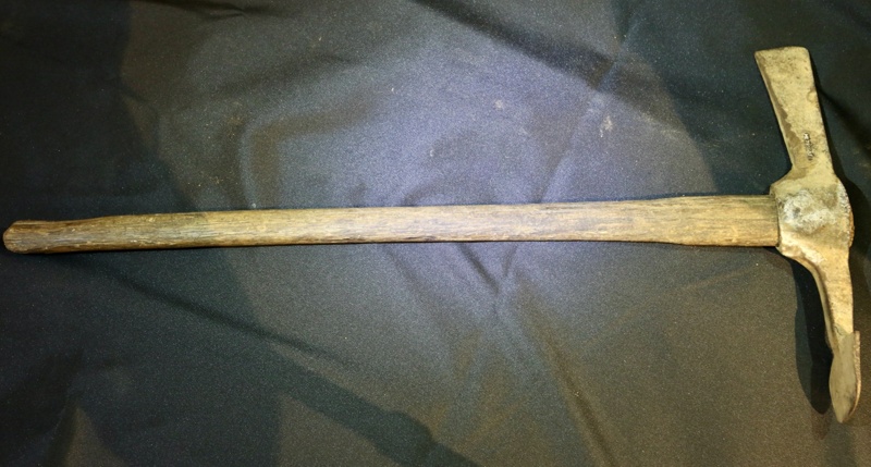 Pick & mattock & muck pick; 79.1085 | eHive