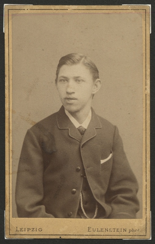 Studio portrait of a man; Eulenstein; 2022.82:25 | eHive