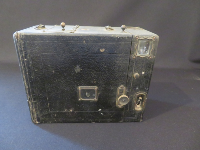 Box camera, bellows camera, The Victor ; Harrington & Co. Ltd; 79.610 ...