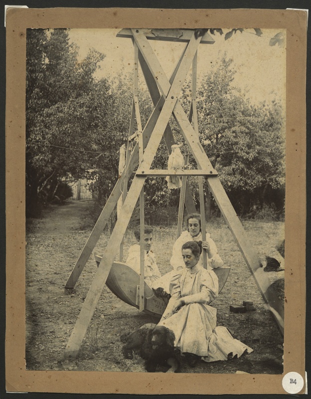 Three sisters: Sylvia, Clara and Gertrude Beyers; 2022.13:61 | eHive