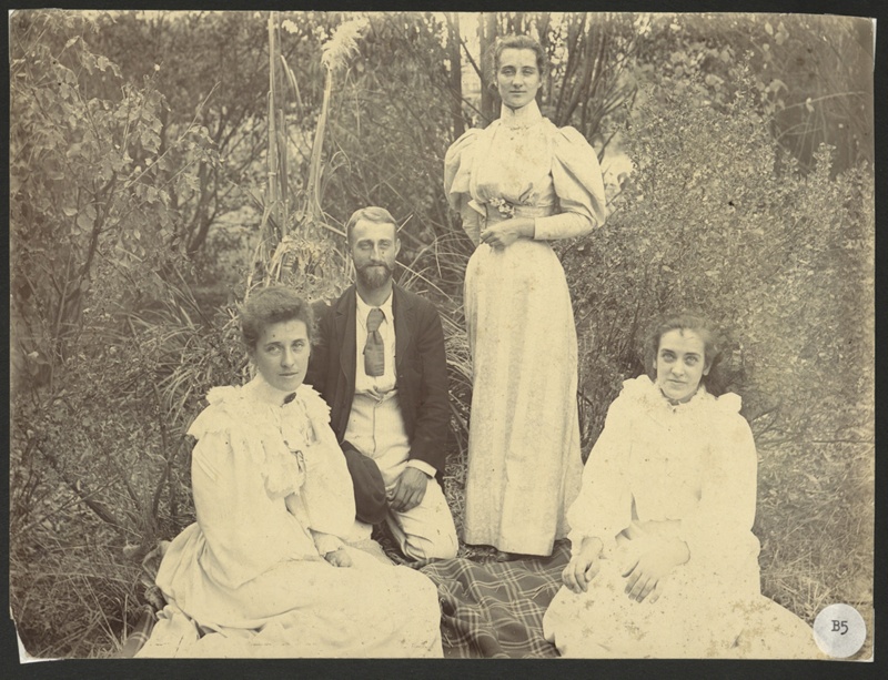 Siblings: Sylvia, Oswald, Gertrude and Clara Beyers; 2022.13:62 | eHive