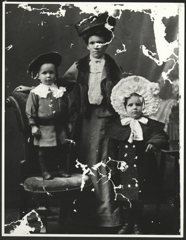 Lilly Louisa Dagger, Adelaide Leake and Alfred James Dagger; 2022.15:45 ...