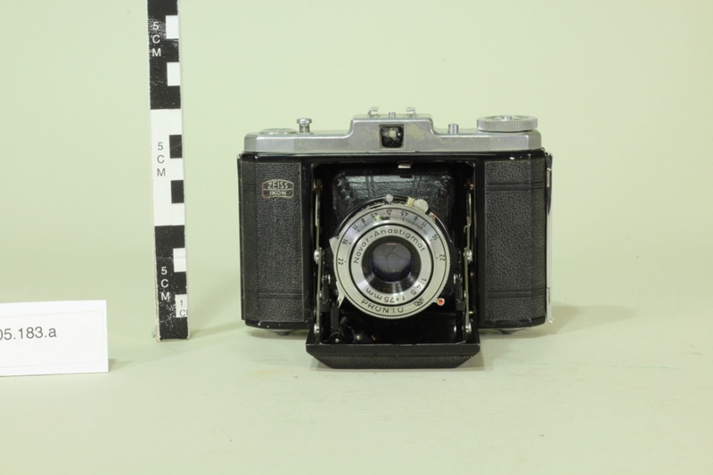 Zeiss Ikon Nettar camera and case; Zeiss Ikon A. G.; 1949; CR2005.183 ...