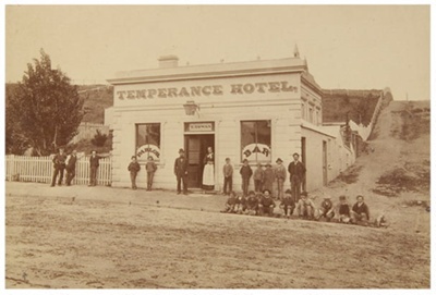 Photograph, Temperance Hotel, Cromwell; Oliver White, Dunedin; CR1985 ...