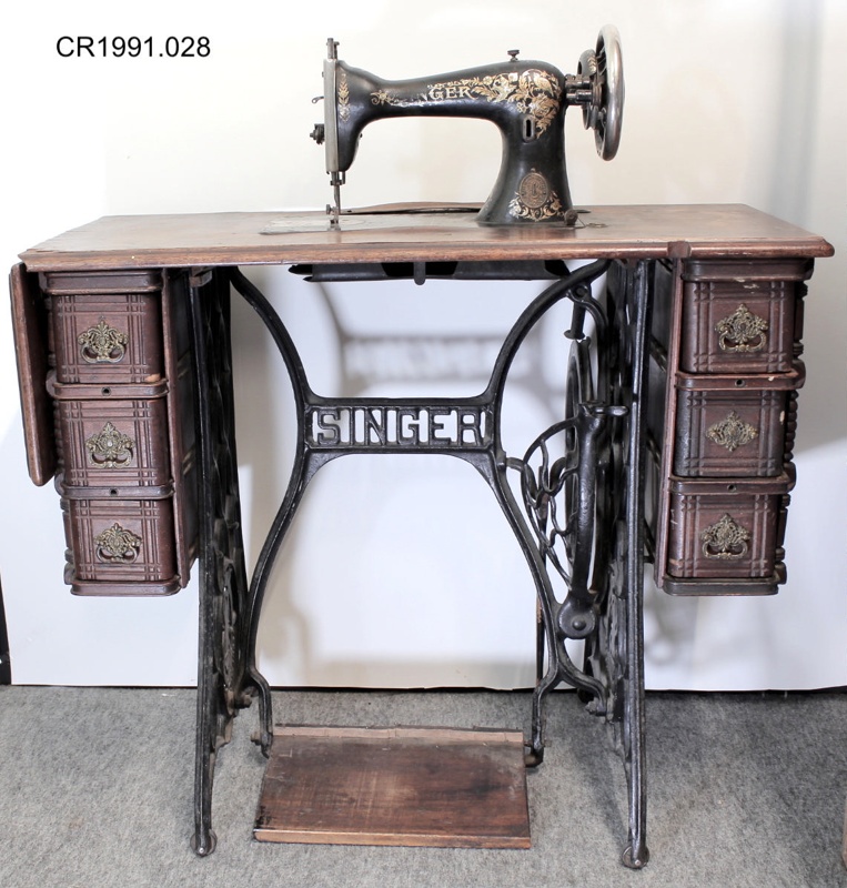 Singer sewing machine and table; Singer Manufacturing Co; 1899; CR1991 ...