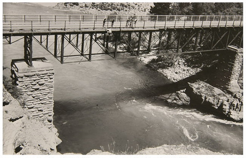 Photograph, Cromwell water supply pipeline; CR1985.533 | eHive