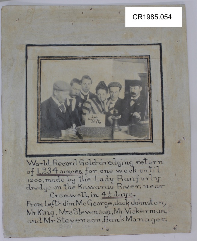 Photograph, World Record Gold-dredging return by the Lady Ranfurly ...