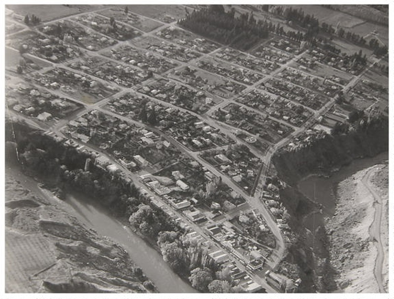 Photograph, Aerial view of Cromwell 1960's; CR1985.374 | eHive
