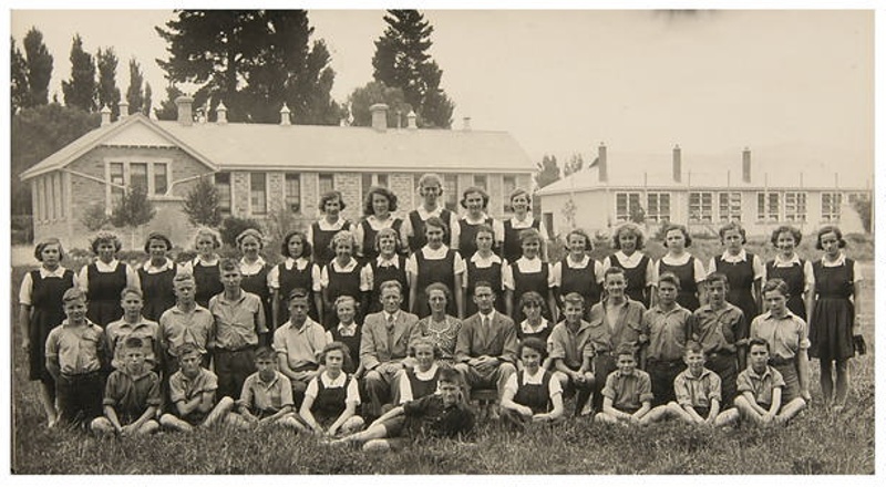 Photograph, Cromwell District High School pupils ; 1939; CR1985.920 | eHive