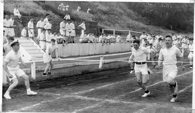 Photograph of 220 yard race; photographer : Tudor Photos, Crown Street ...