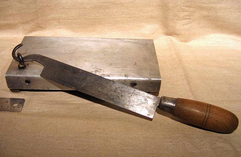 Steel Bladed Herb Cutting Table; 1840s; 1995.052(a,b) | eHive