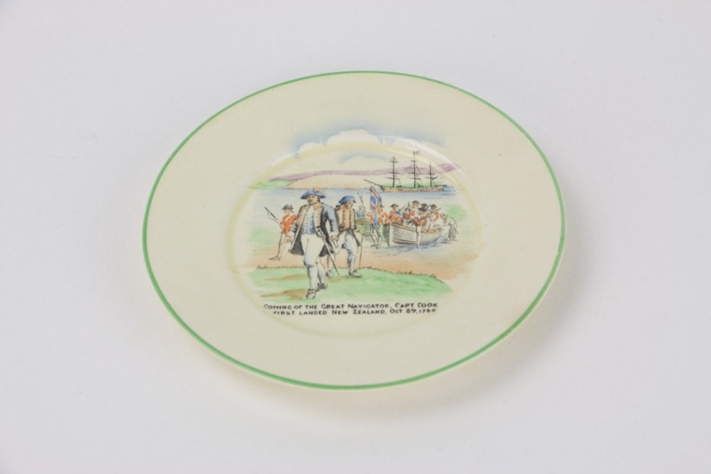 Captain Cook dish; Crown Devon China; circa 1940; 00406 | eHive