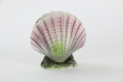 Scallop shell shaped vase; Owen Salisbury; Crown Lynn Potteries Ltd ...