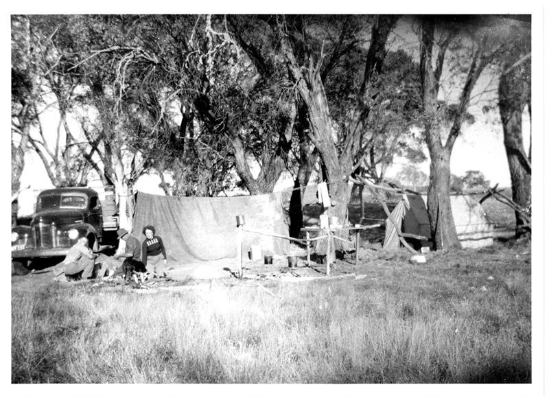 Eric Schaefer, Ossie Wellsmore and Gwen Hubert at Currango in 1947 ...