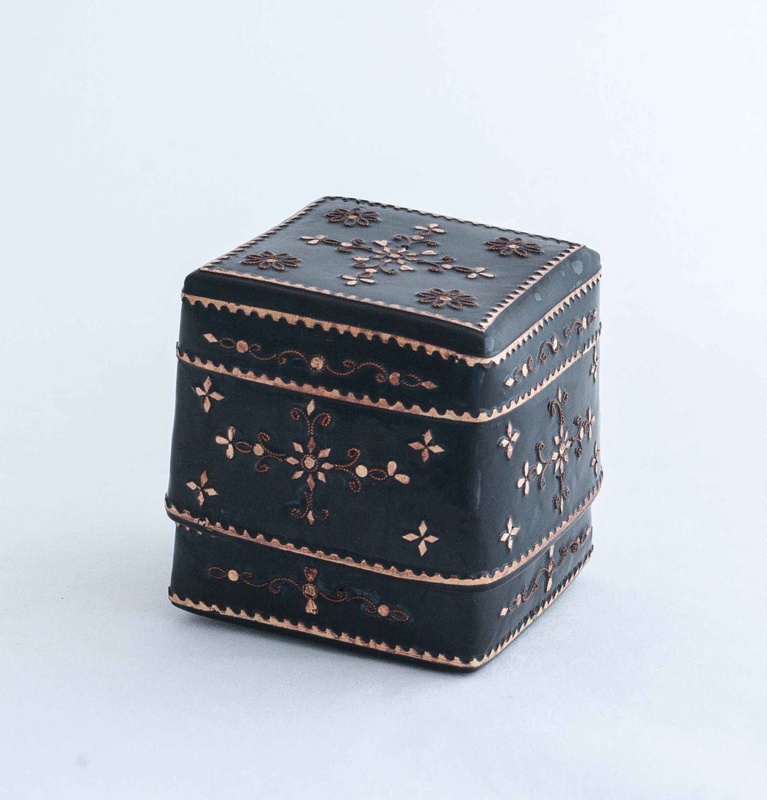 Burmese square black laquerware box ; Unknown; JR00147.6 | eHive