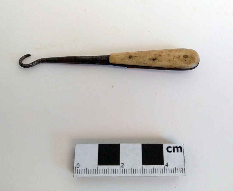 Hook, button; RA2018.184 | eHive