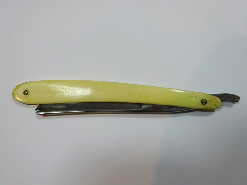 Cut-throat razor; LDMRD 0098.10 a-c | eHive