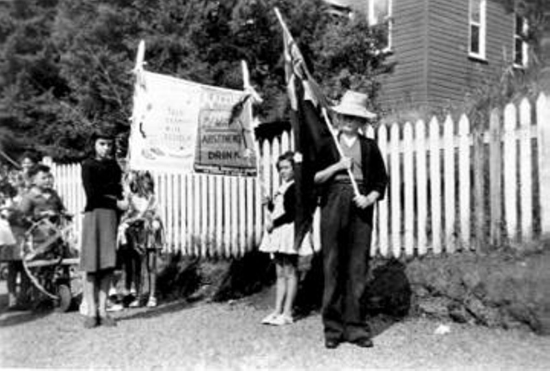 Photo - Children with Temperance Banner and flag (outside Methodist ...