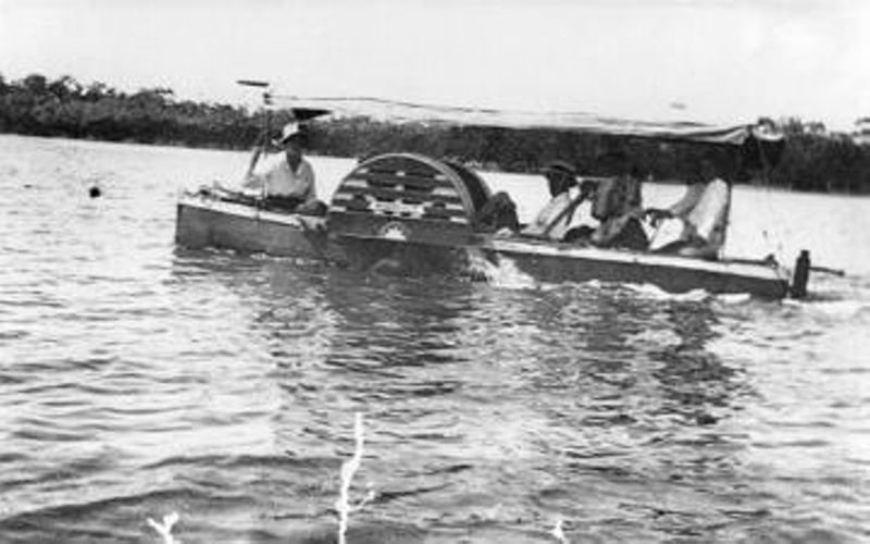 Photo - Munro Hull's Paddle Wheel Boat 'Wanderer' on the Noosa River c ...