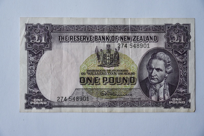 Commemorative banknote, New Zealand one pound; Reserve Bank of New ...