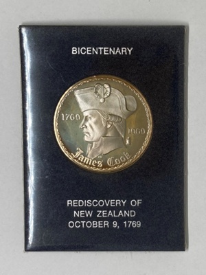 Commemorative medallion of Captain Cook Bicentenary of rediscovery of ...
