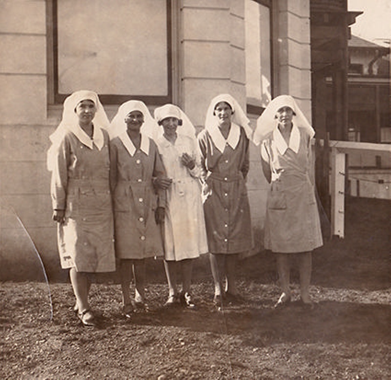 B/W Photograph of Matron and nurses ; 1924; P2017.094 | eHive