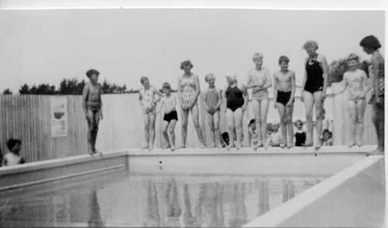 Sedgemere Swimming Pool 1956, ex Ellesmere Camera Club; EHS-1659 | eHive
