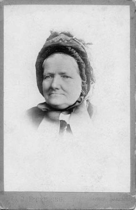Mary Tod nee Smith photographer T J Pickering Lakeside, ex Ron ...