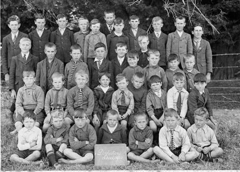 1920 Doyleston Primary School, Bill Fussell 3rd from LHS, front row, ex ...