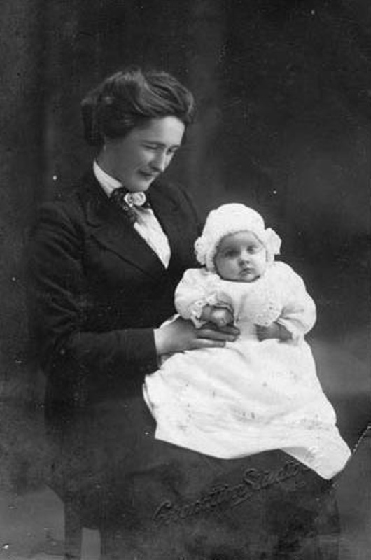 Mrs Joseph Brooks maybe Elsie Brooks nee Elsie Wright of Langley Farm ...